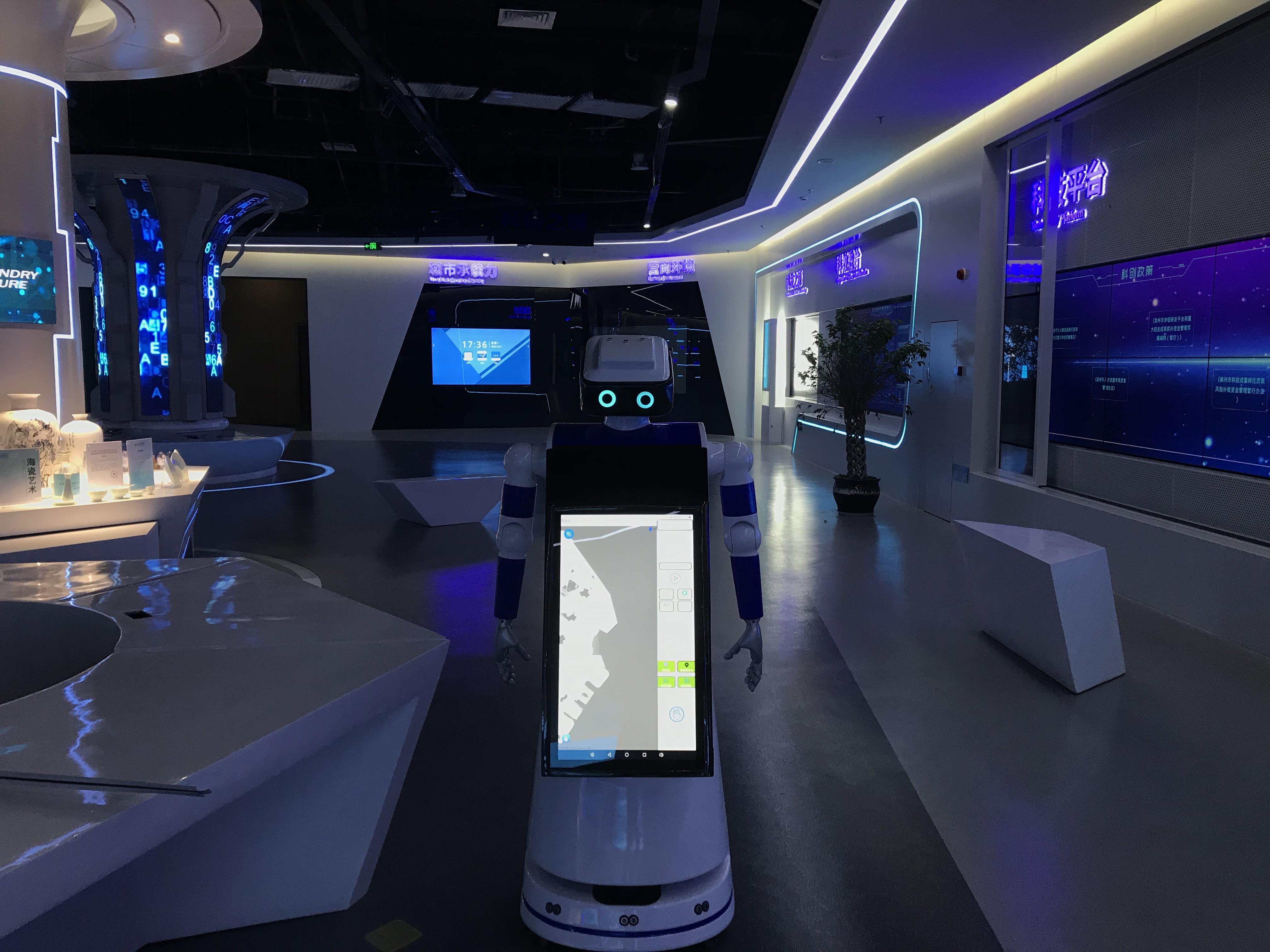 澳博信息科技有限公司-专业生产服务机器人