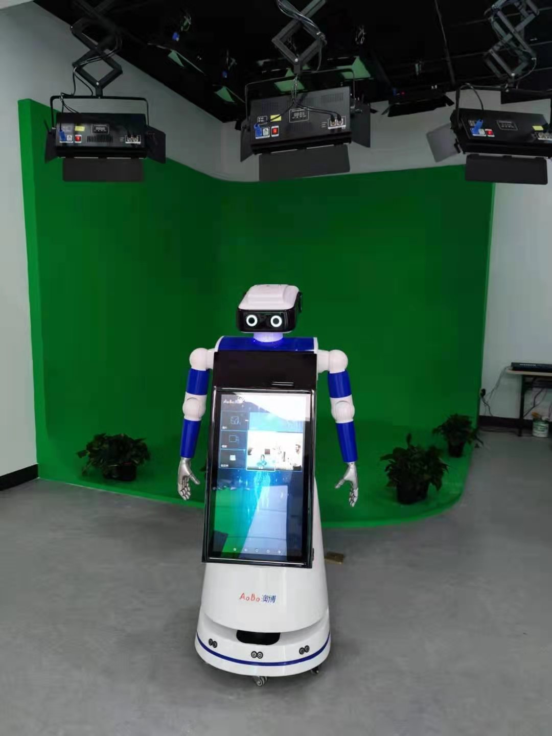 澳博信息科技有限公司-专业生产服务机器人